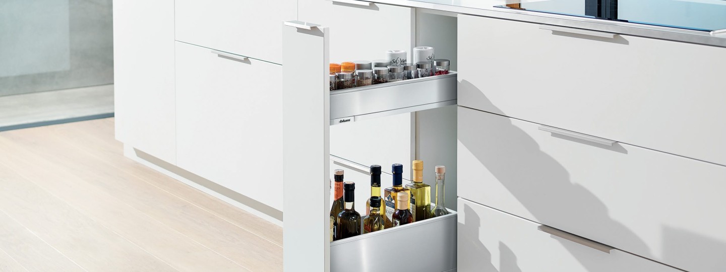 Blum SPACE TWIN: Efficient Bottle Pull-Out & Narrow Cabinet | Blum