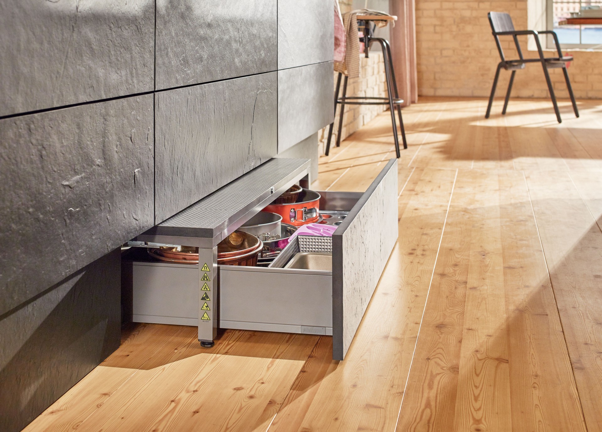 The SPACE STEP plinth solution | Blum