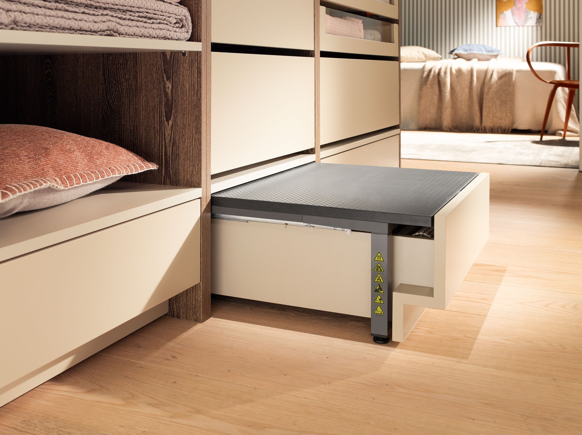 The SPACE STEP plinth solution | Blum