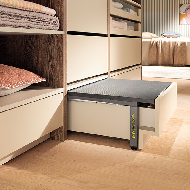 The SPACE STEP plinth solution | Blum