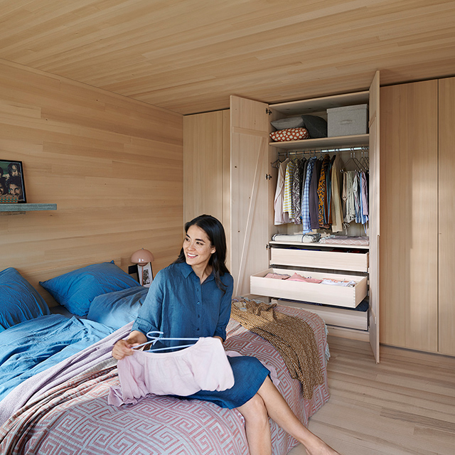 Pull-out shelf lock | Blum