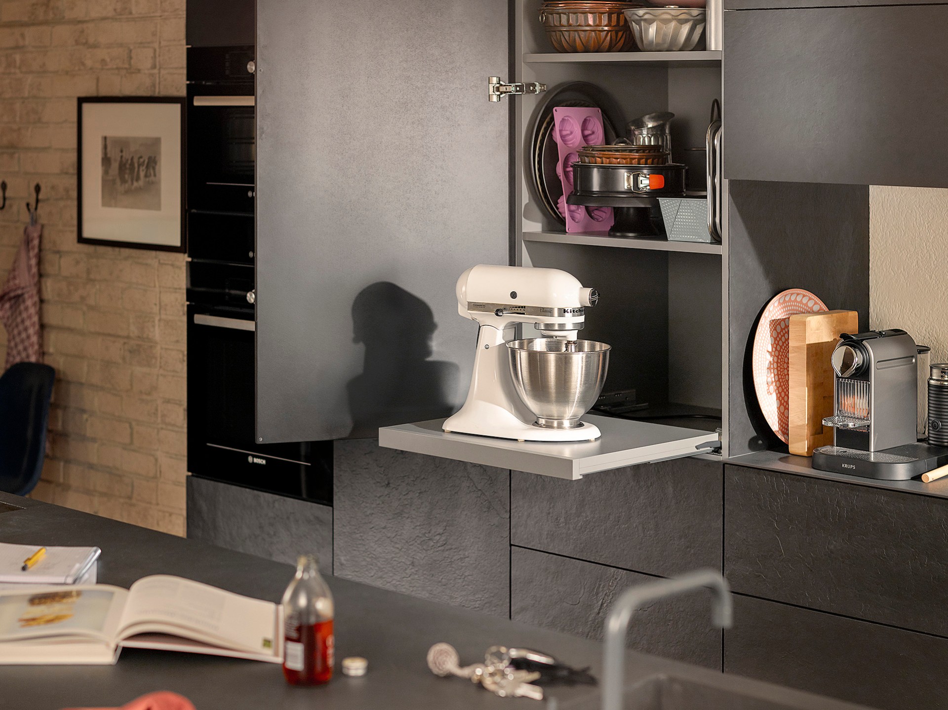 Blum offers practical pull-out shelf lock for MOVENTO and TANDEM | Blum