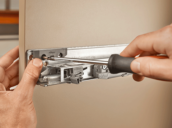 Pull-out shelf lock | Blum