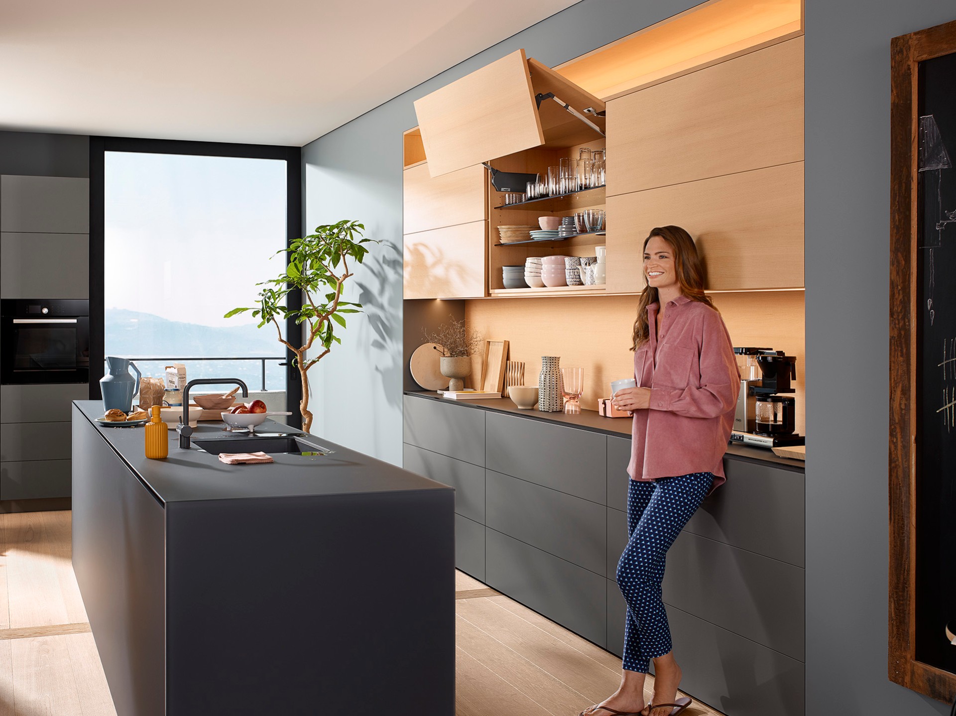 Reconnaître de façon sûre les systèmes de portes relevables | Blum