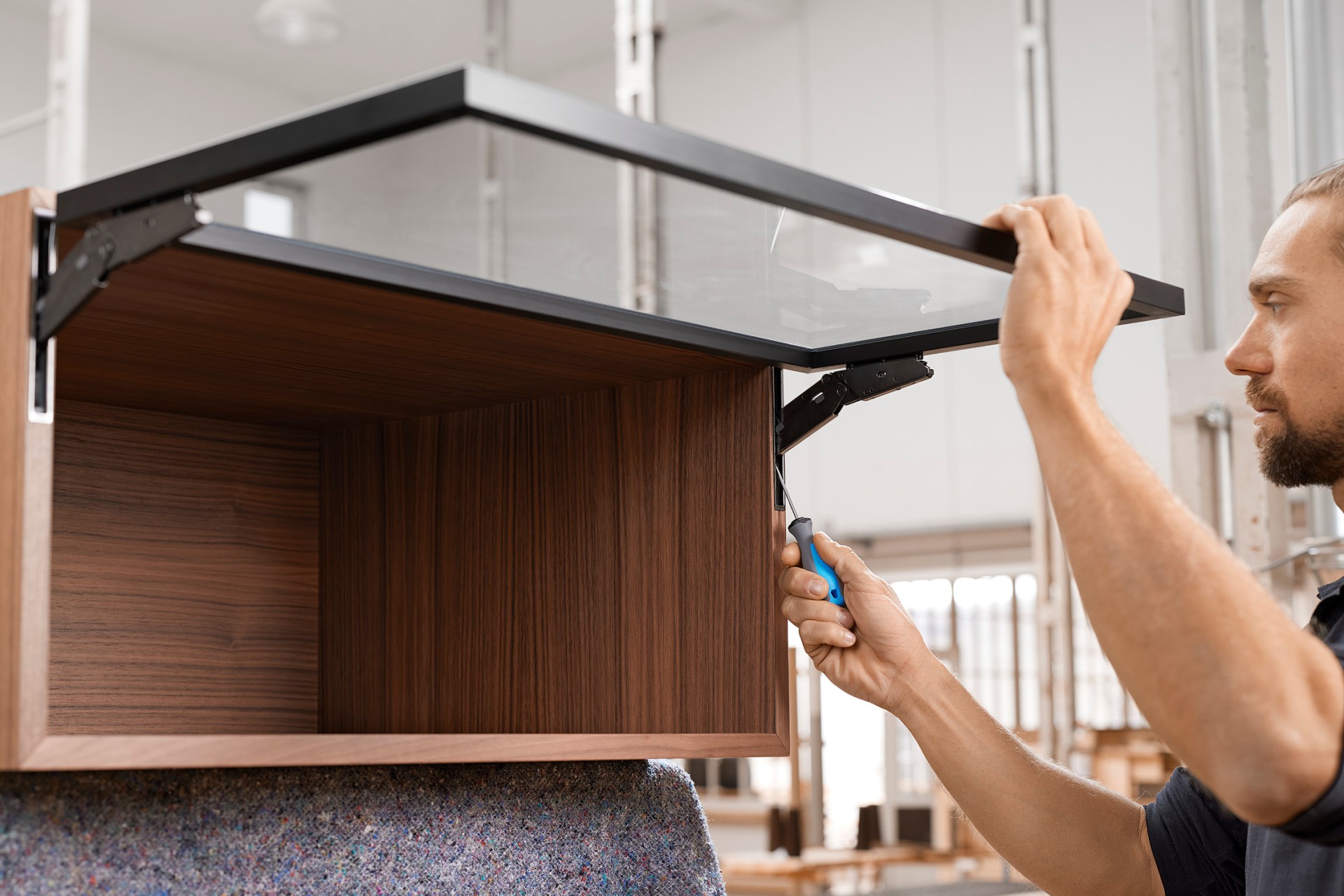 AVENTOS HKi assembly & installation | Blum