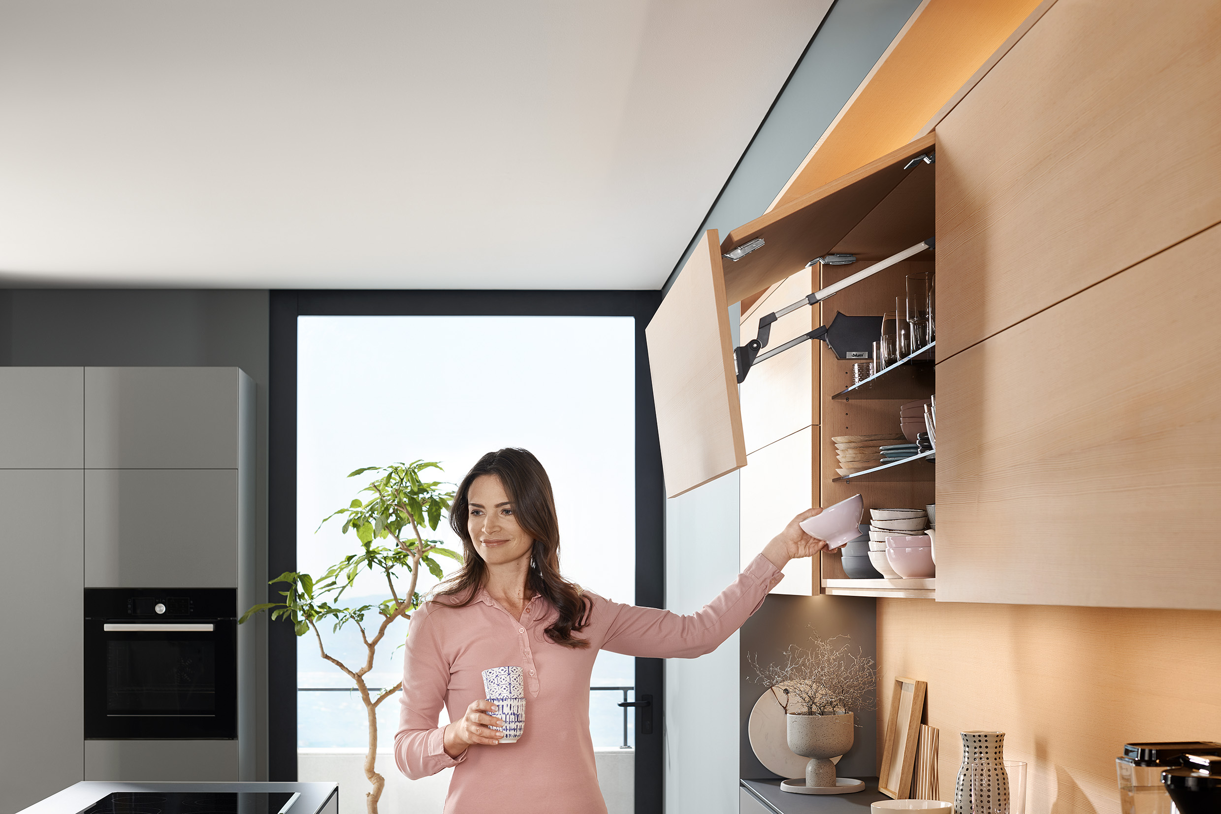 Gamme de portes relevables AVENTOS | Blum