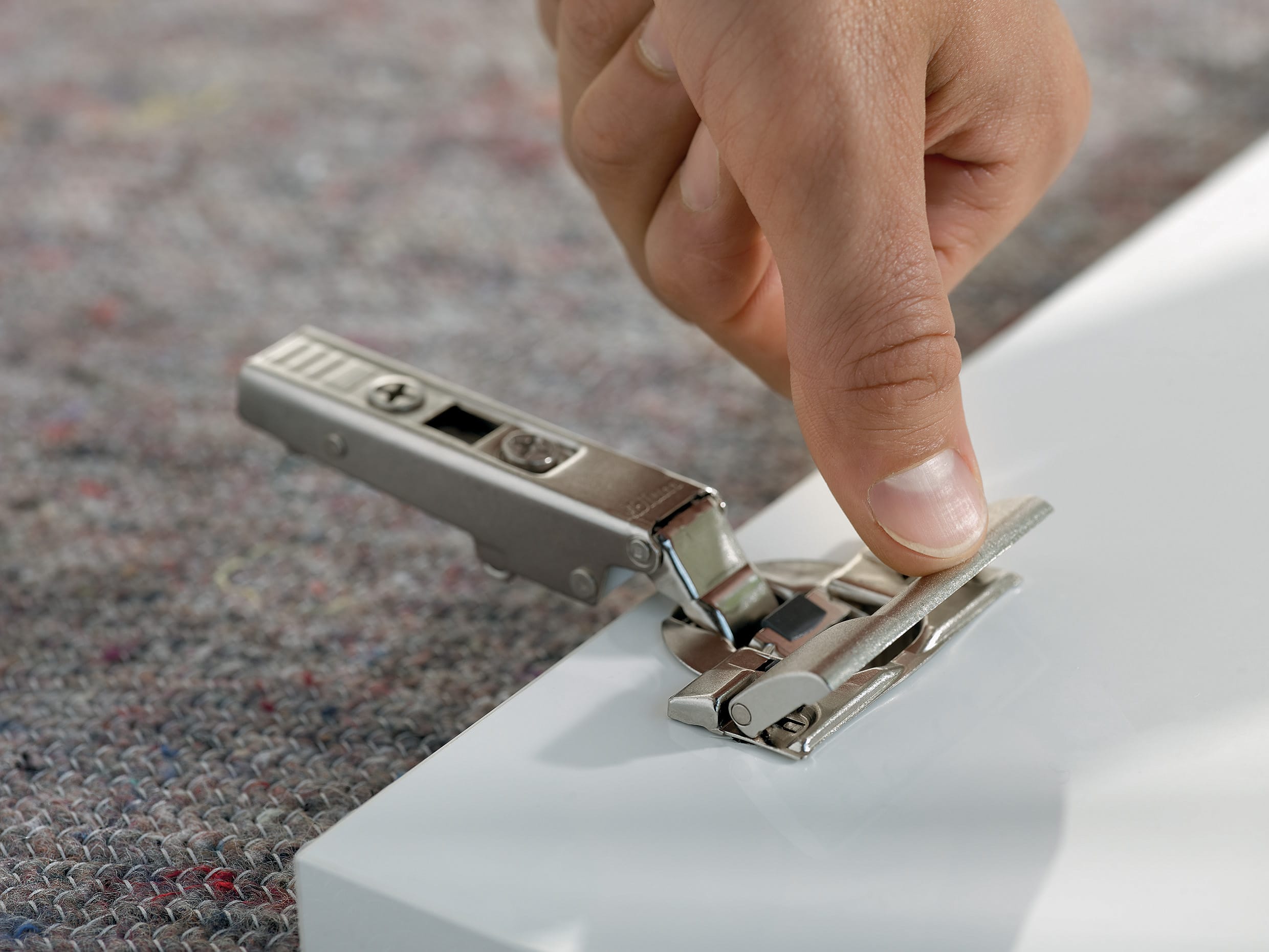 COMPACT CLIP | Blum
