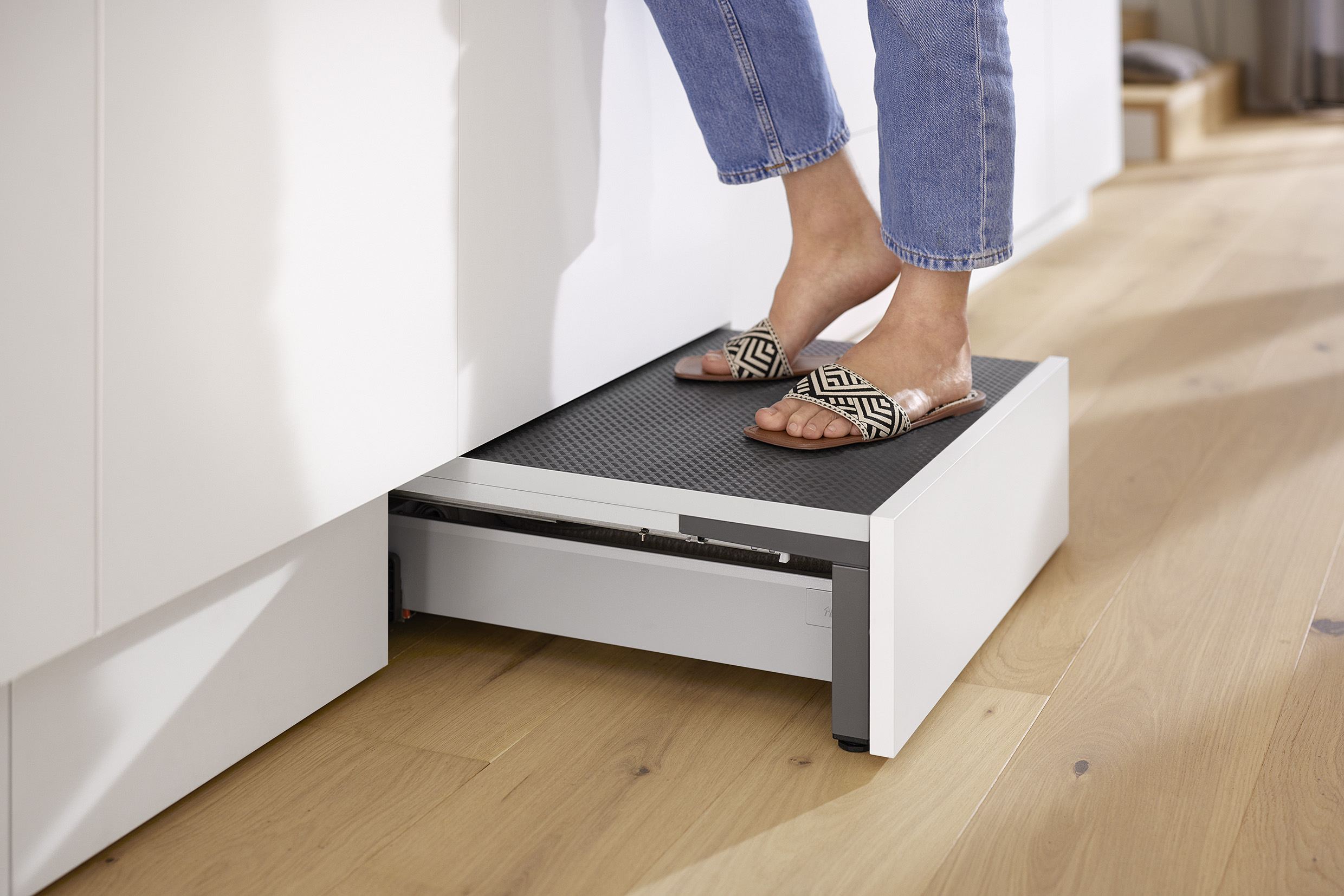 Cabinet applications for more storage space | Blum