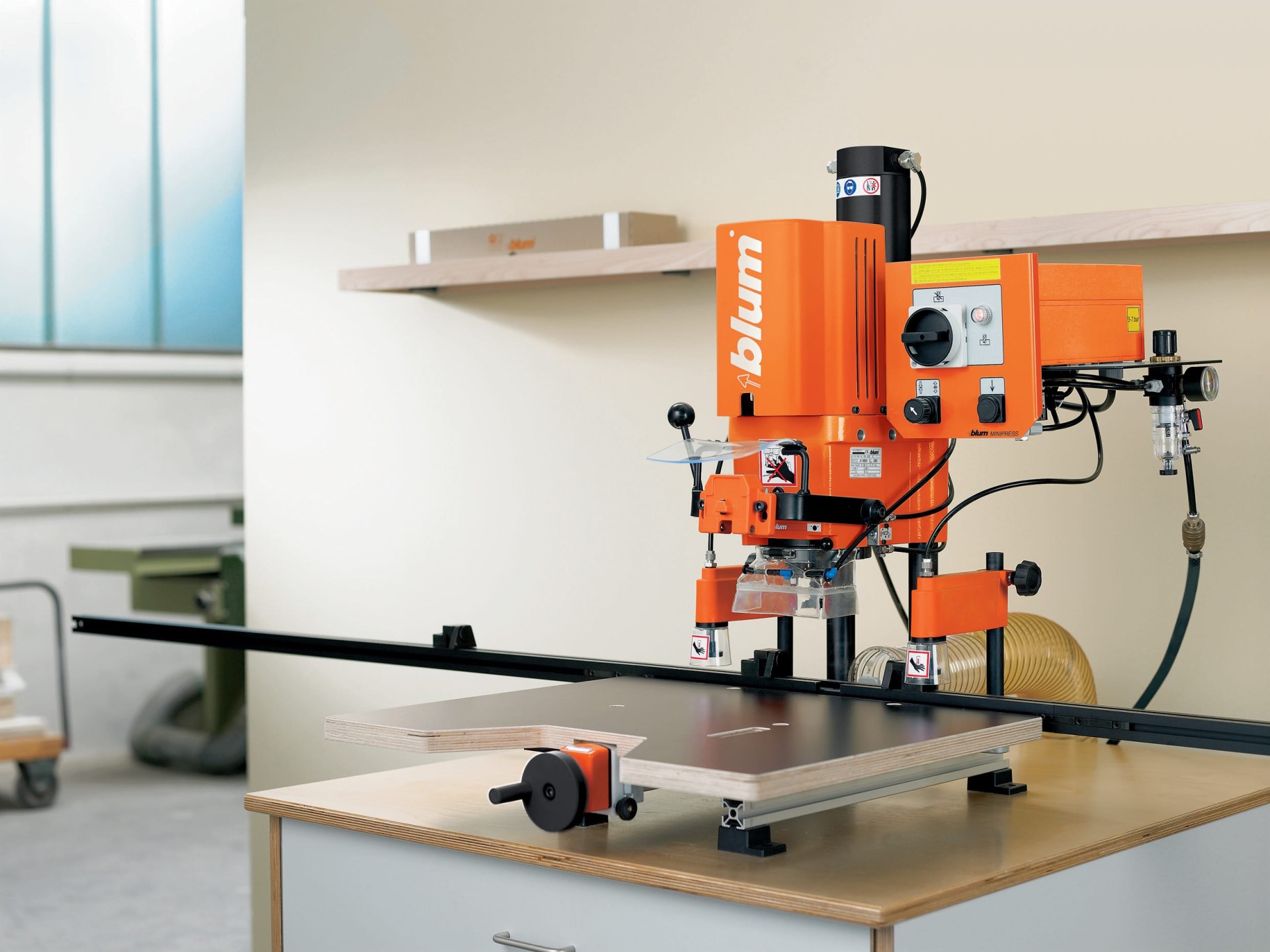 Drilling and insertion machines | Blum