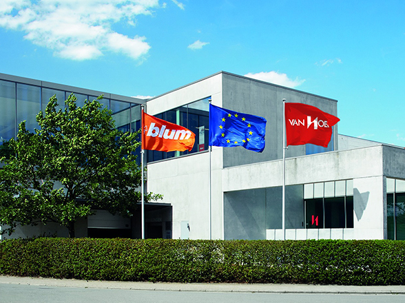 Blum et Van Hoecke fusionnent | Blum