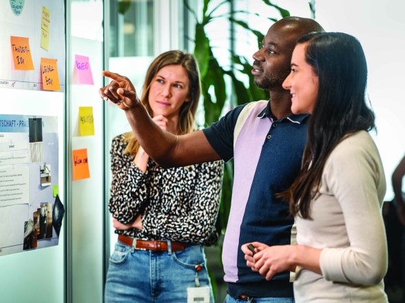 Blum ends the financial year with a turnover of 2.3 billion euros | Blum