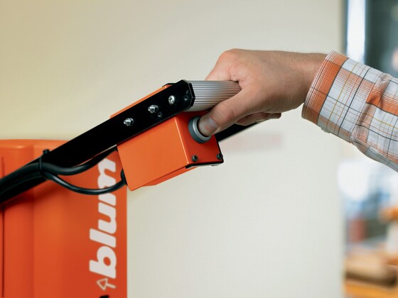 Drilling and insertion machines | Blum