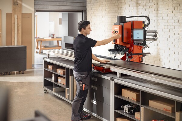 Drilling and insertion machines | Blum