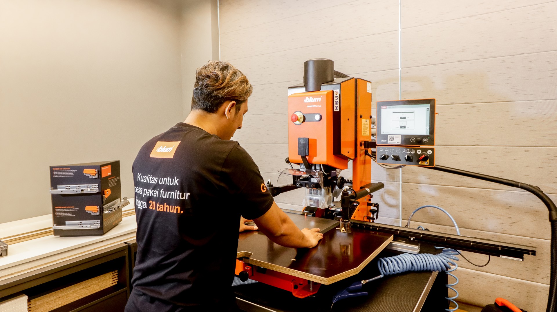 Welcome to the Blum showroom – your Sumber Inspirasi | Blum