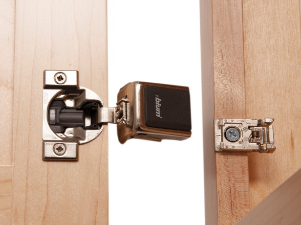 COMPACT CLIP | Blum