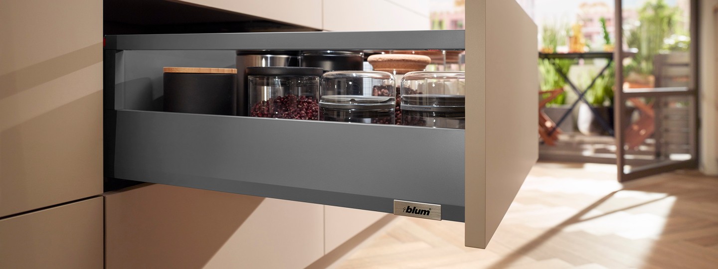 Downloads & videos | Blum